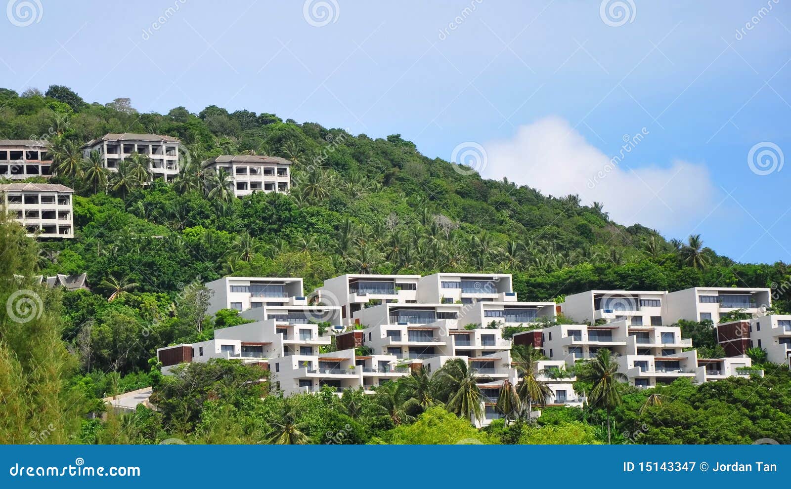 Case del pendio di collina immagine stock. Immagine di casa - 15143347