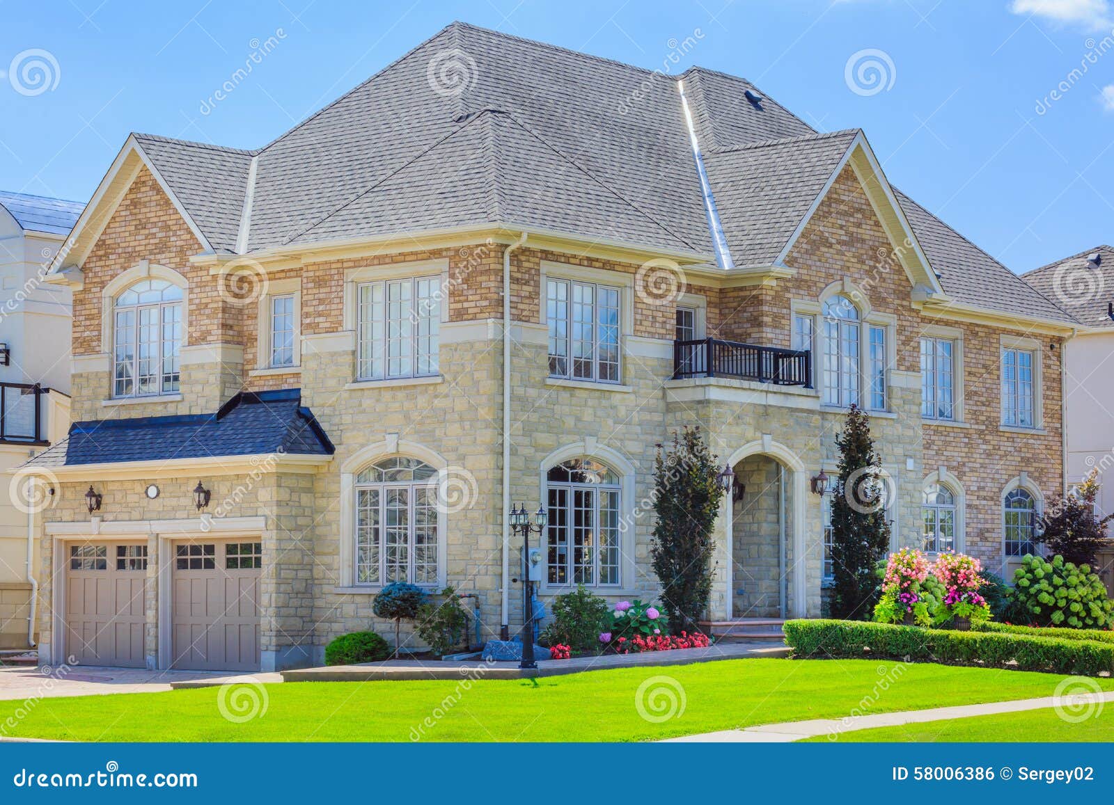 Case Di Lusso in Nord America Fotografia Stock - Immagine di moderno ...