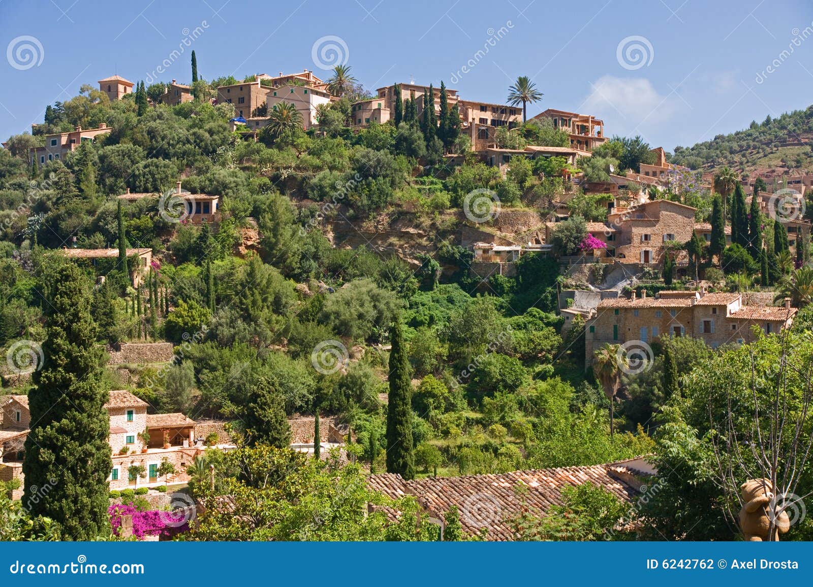 Case Di Majorca Sulla Collina Fotografia Stock - Immagine di soleggiato ...