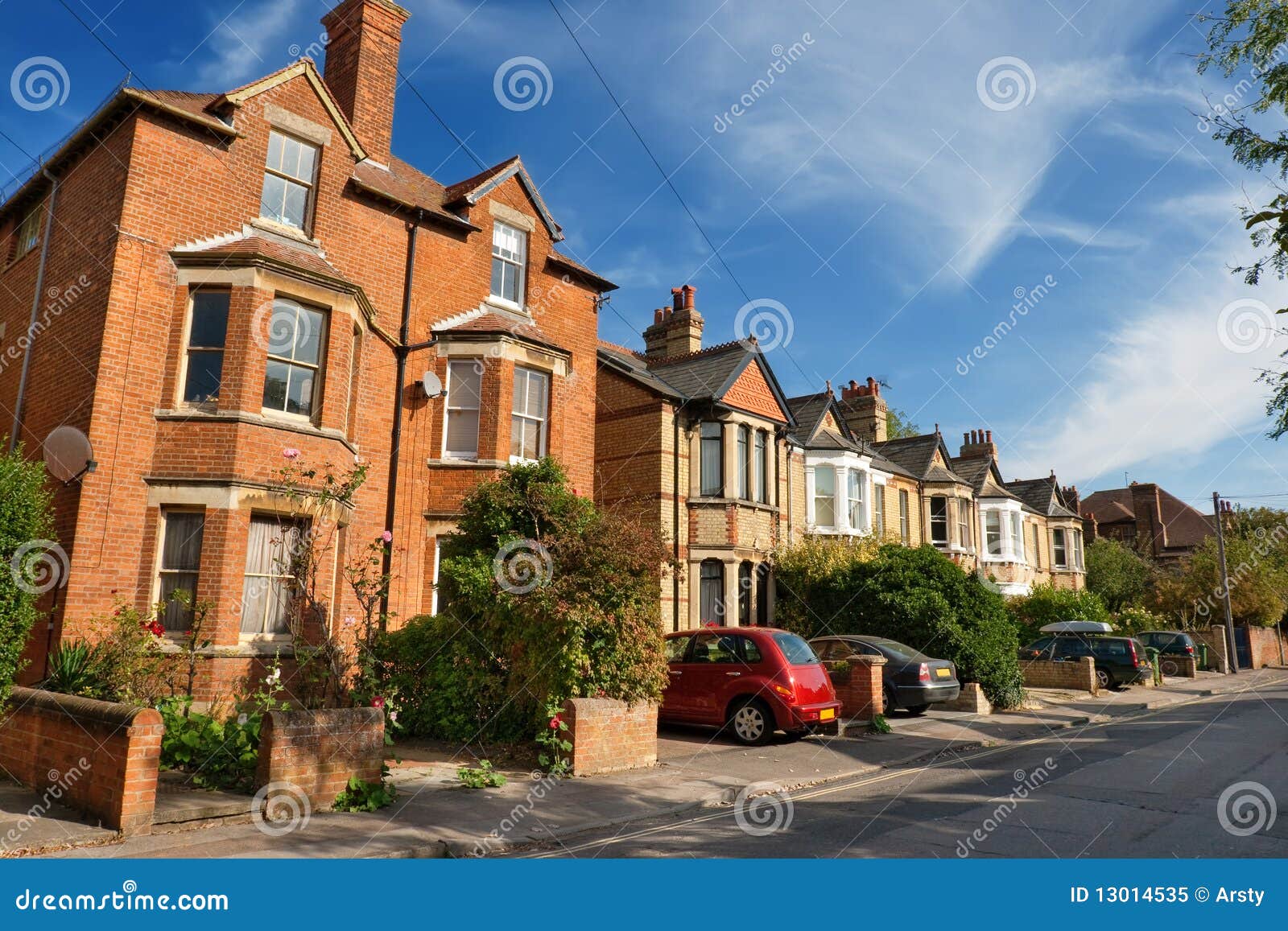 Case inglesi immagine stock. Immagine di strada, automobile - 13014535