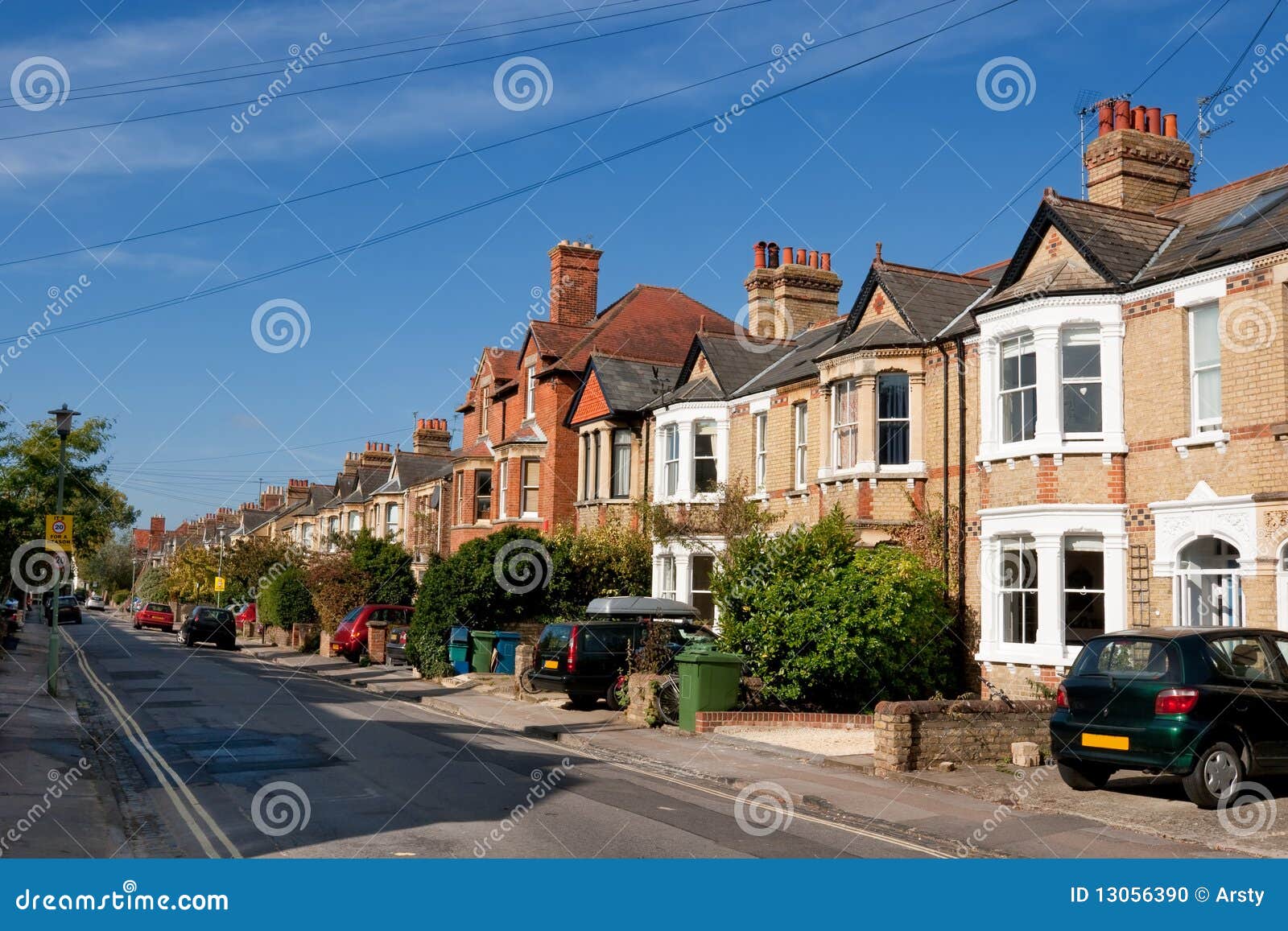 Case inglesi fotografia stock. Immagine di fila, famiglia - 13056390