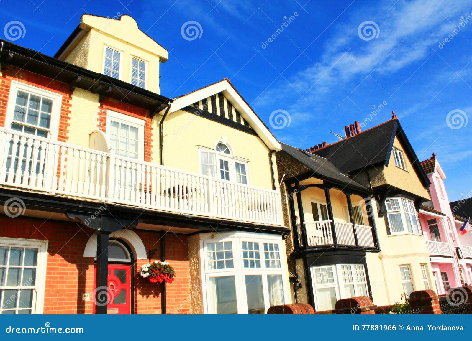 Case inglesi pittoresche fotografia stock. Immagine di vita - 77881966
