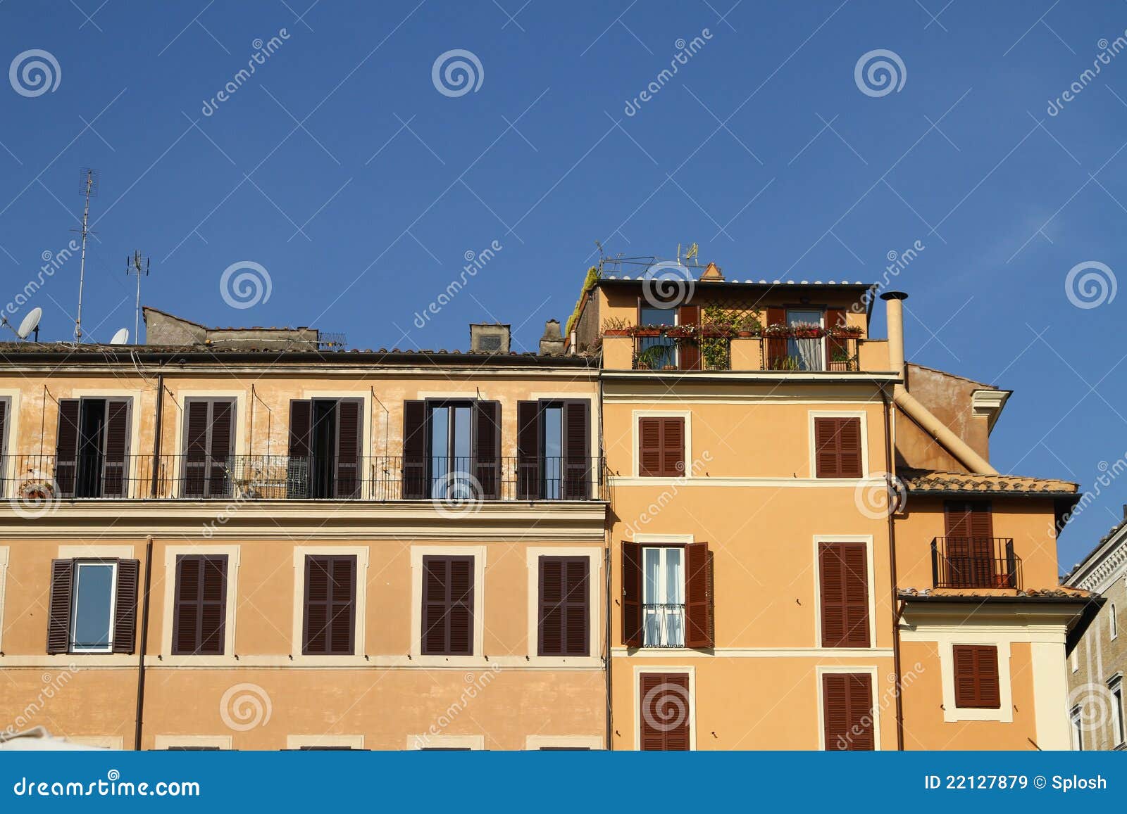 Case italiane immagine stock. Immagine di appartamenti - 22127879