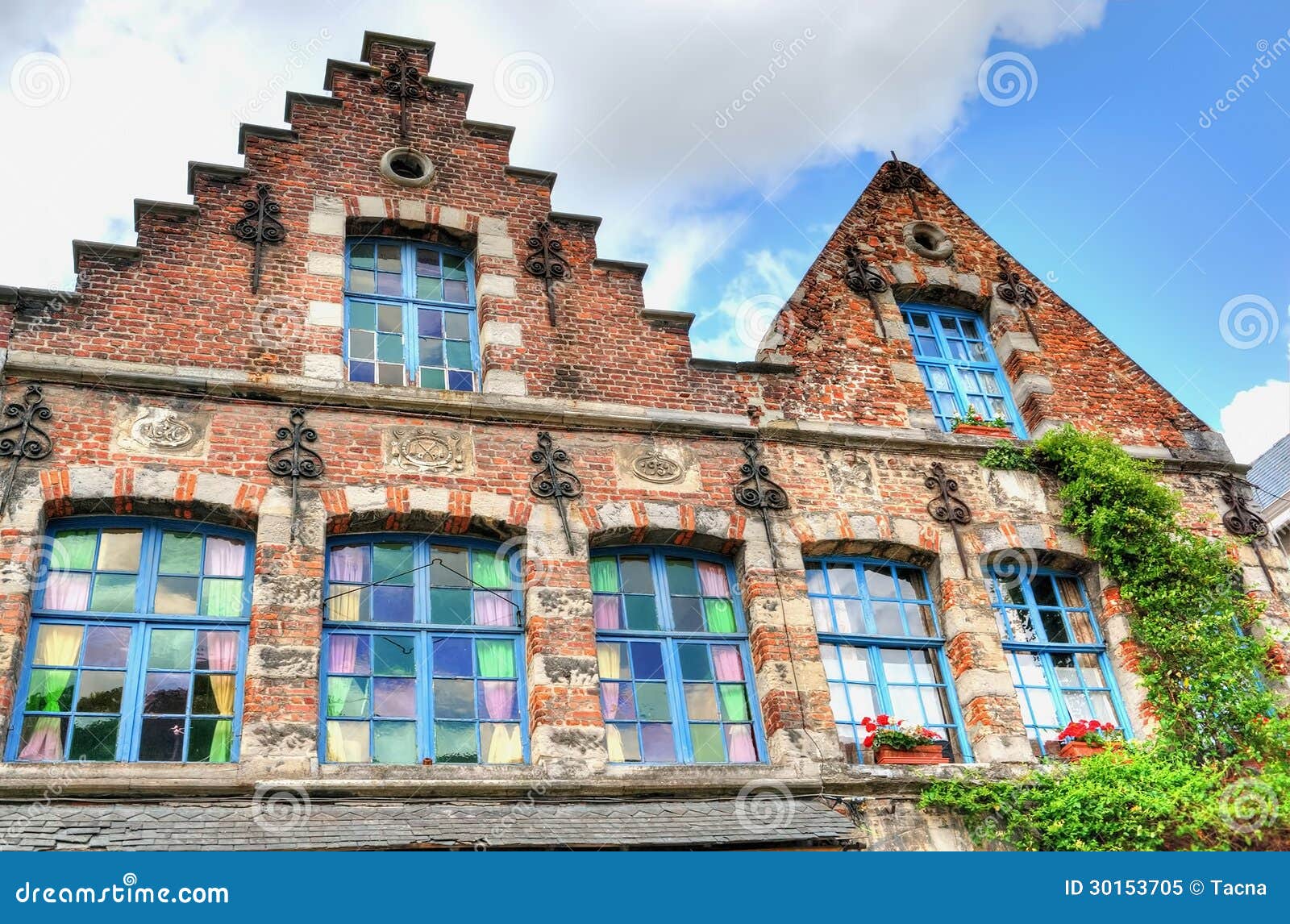 Case medievali immagine stock. Immagine di turismo, tradizionale - 30153705