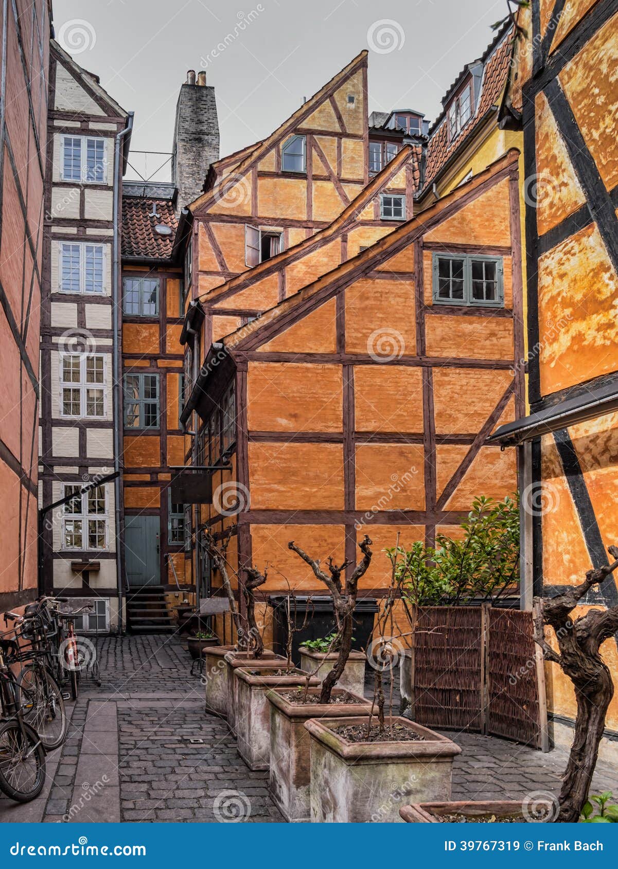 Case Medievali in Un Cortile a Copenhaghen Immagine Stock - Immagine di ...