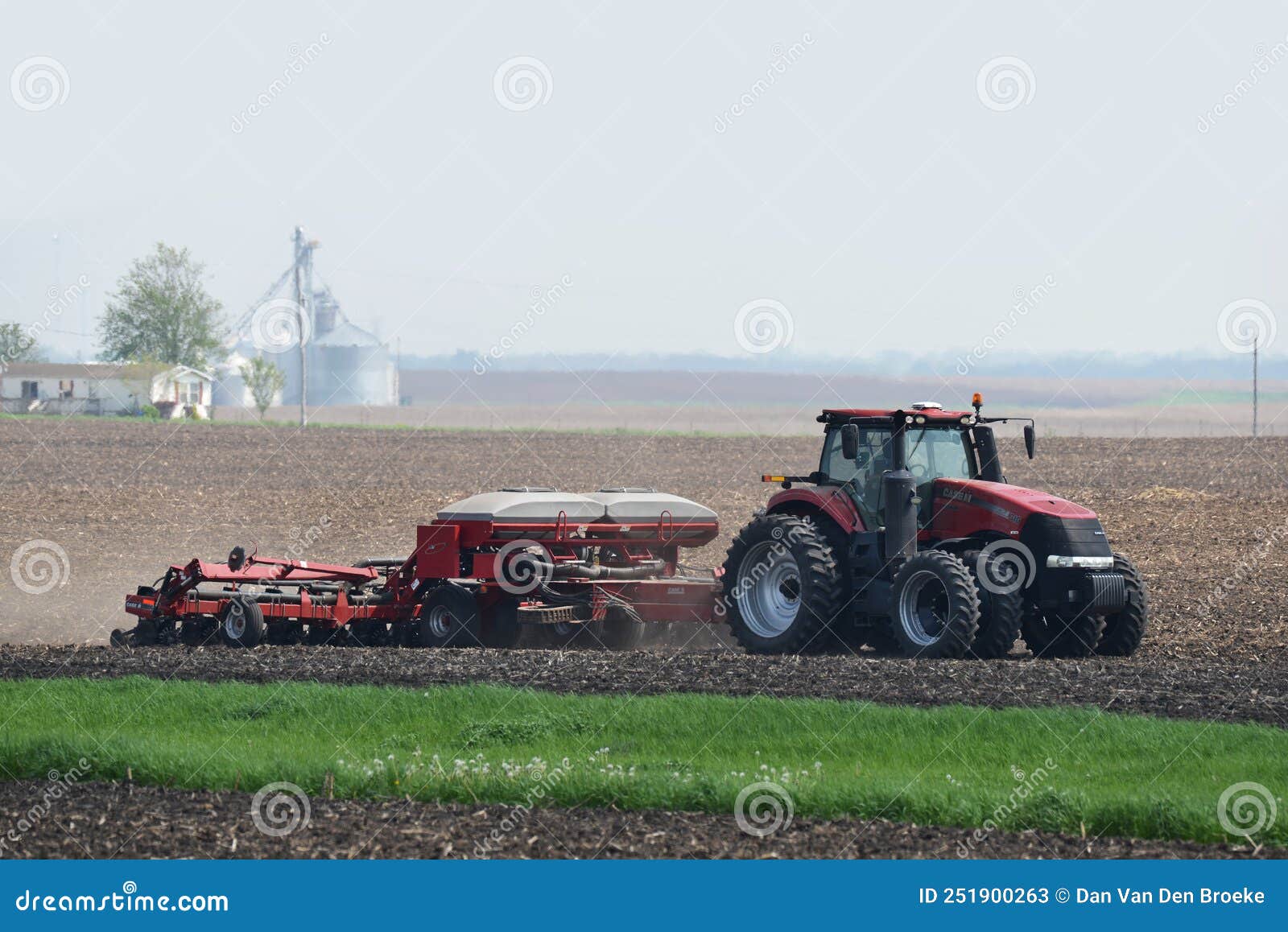 Case 310 Tractor Pulling a Case 1200 Planter Loaded with Corn Editorial ...