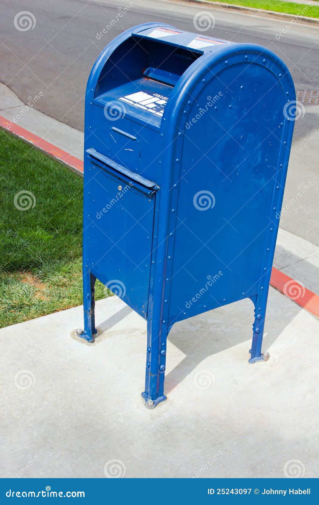 Casella Di Goccia Della Posta Immagine Stock - Immagine di nessuno ...