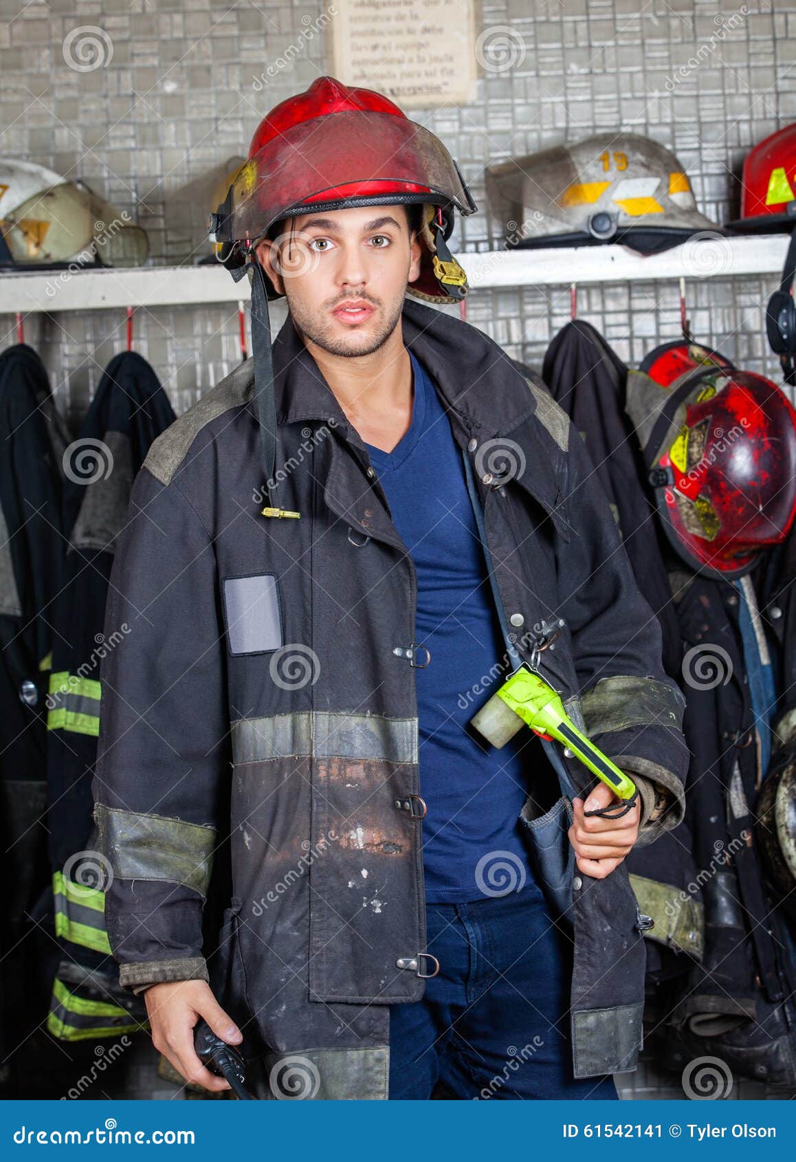 Caserma Dei Pompieri Sicura Di in Uniform at Del Pompiere Immagine ...