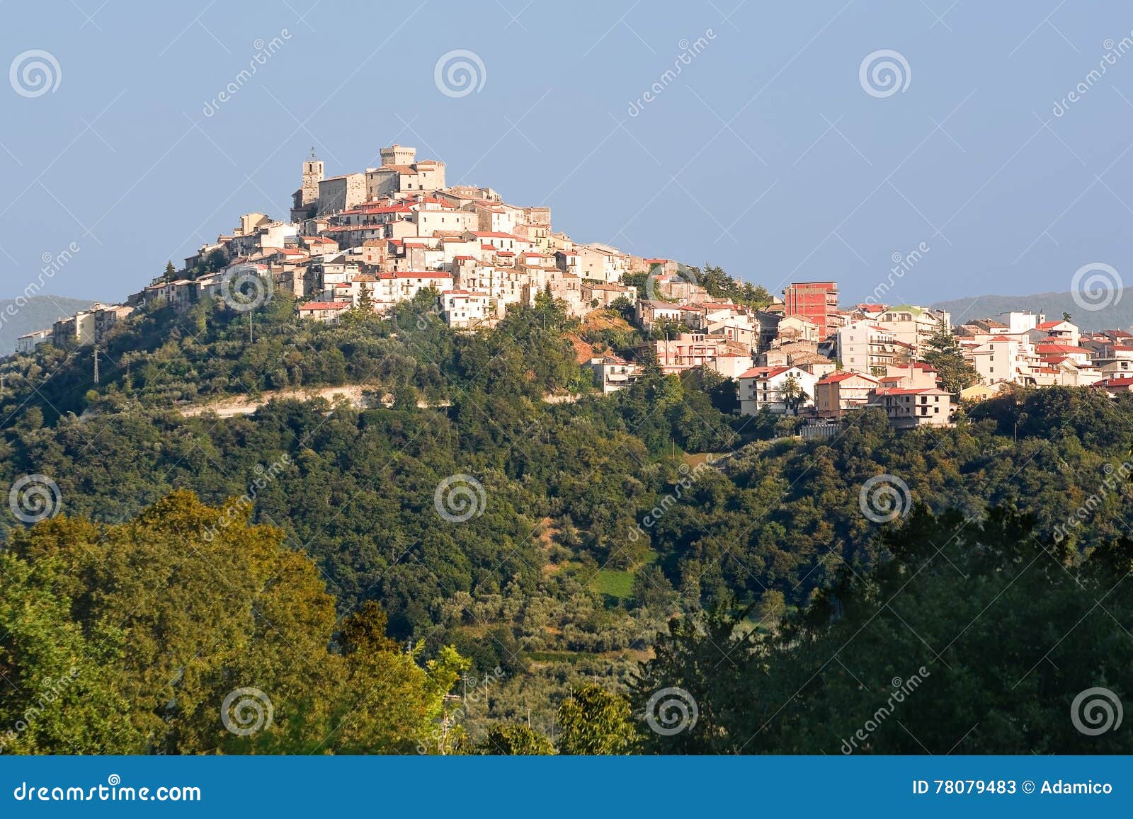 Casoli in Abruzzo, Klein Dorp in Het Land Stock Afbeelding - Image of ...