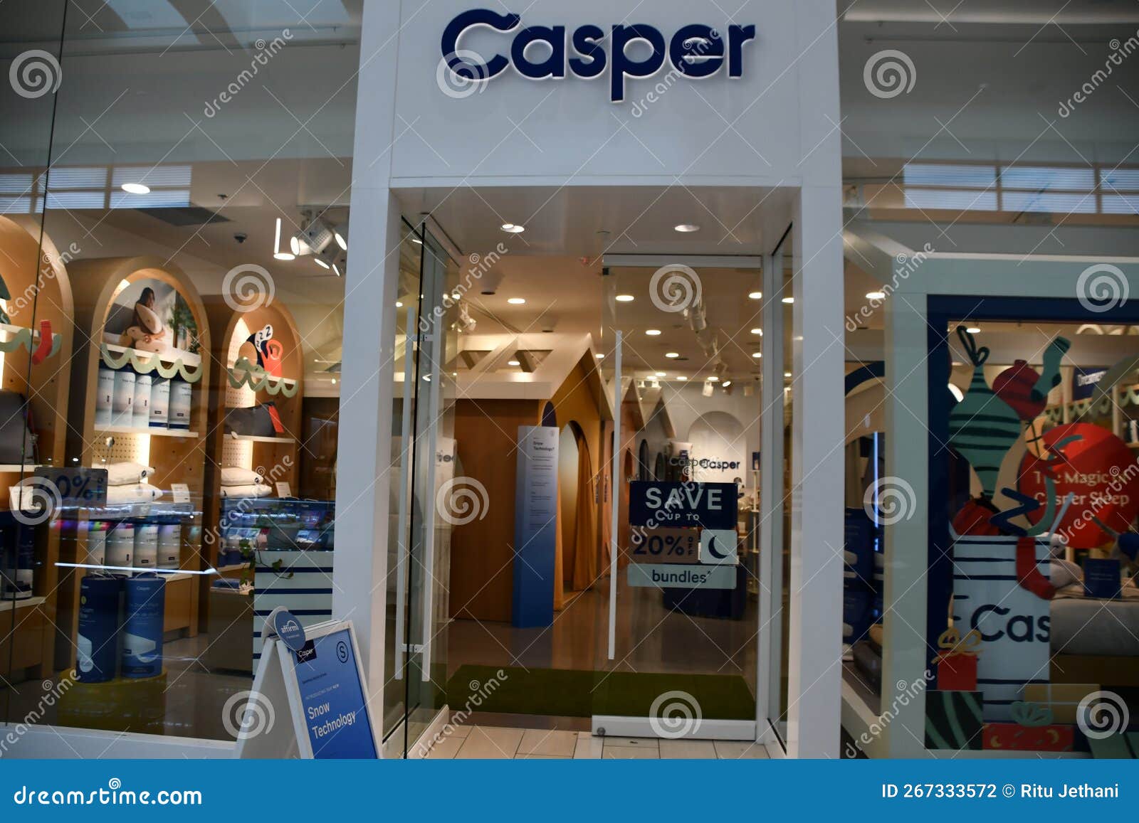 Casper Store at the Florida Mall in Orlando, Florida Editorial Photography - Image of festive ...