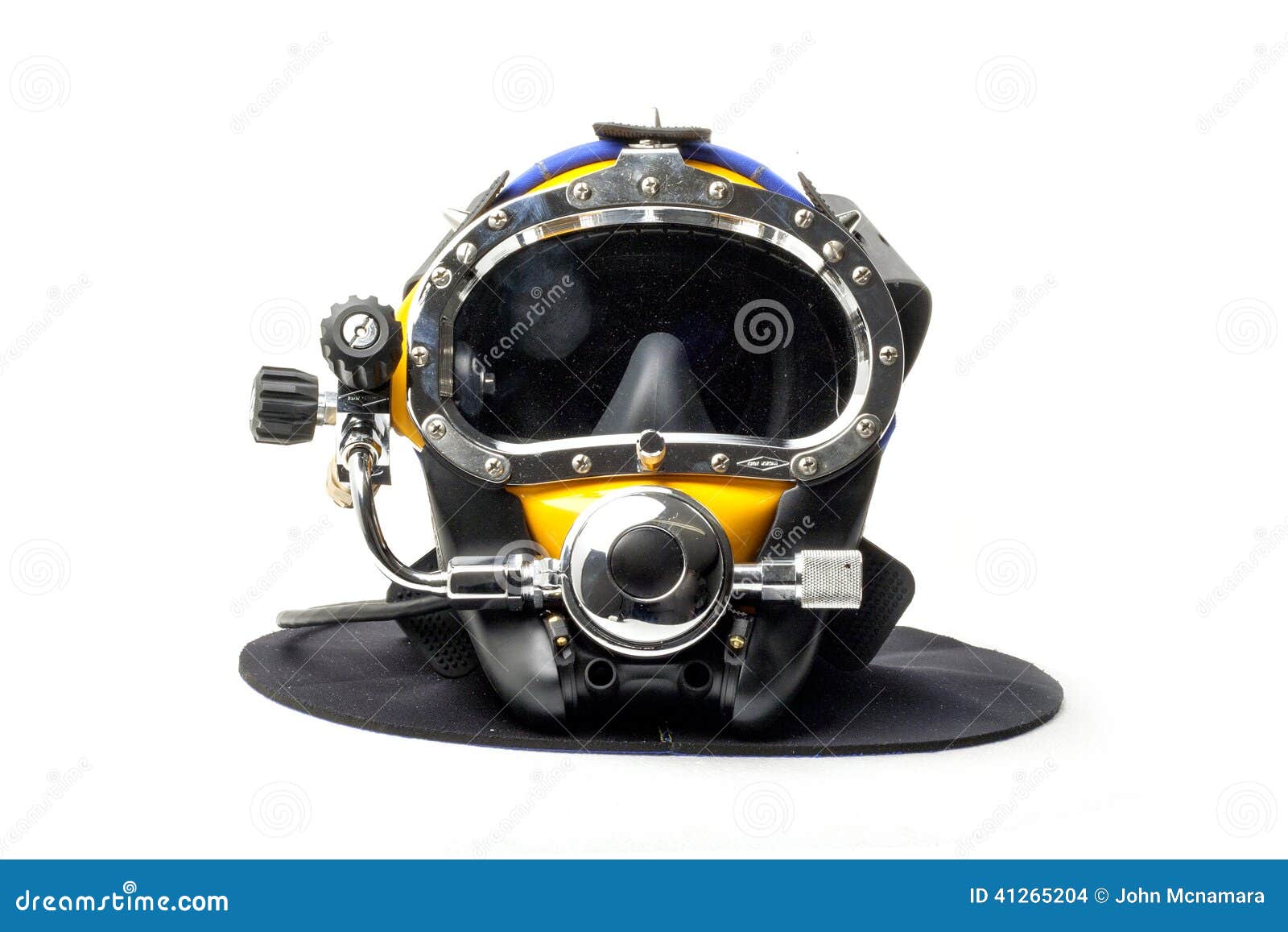 Casque moderne de plongée photo stock. Image du aquatique - 41265204