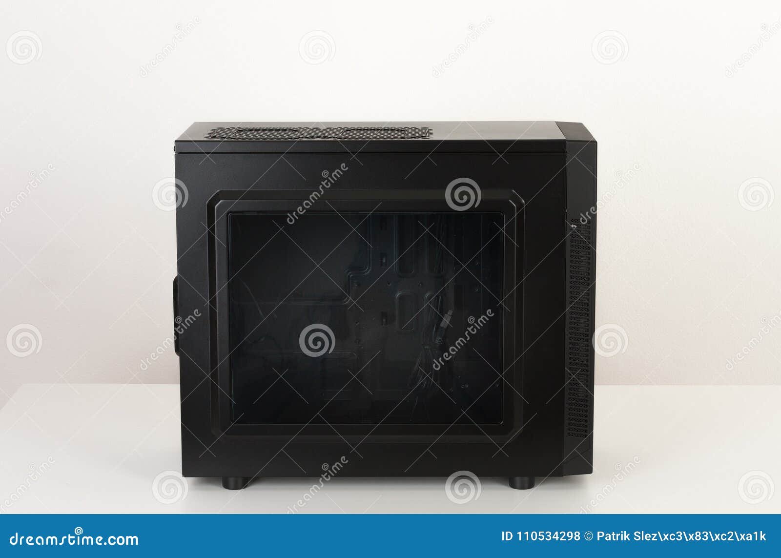 Cassa Del Computer Della Torre Del Midi Con Il Lato Trasparente Di ...