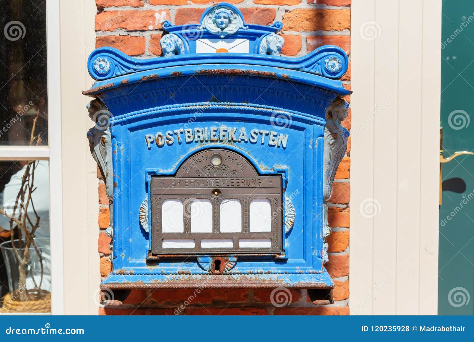 Cassetta Della Posta Storica Ad Una Parete Della Casa Fotografia Stock ...
