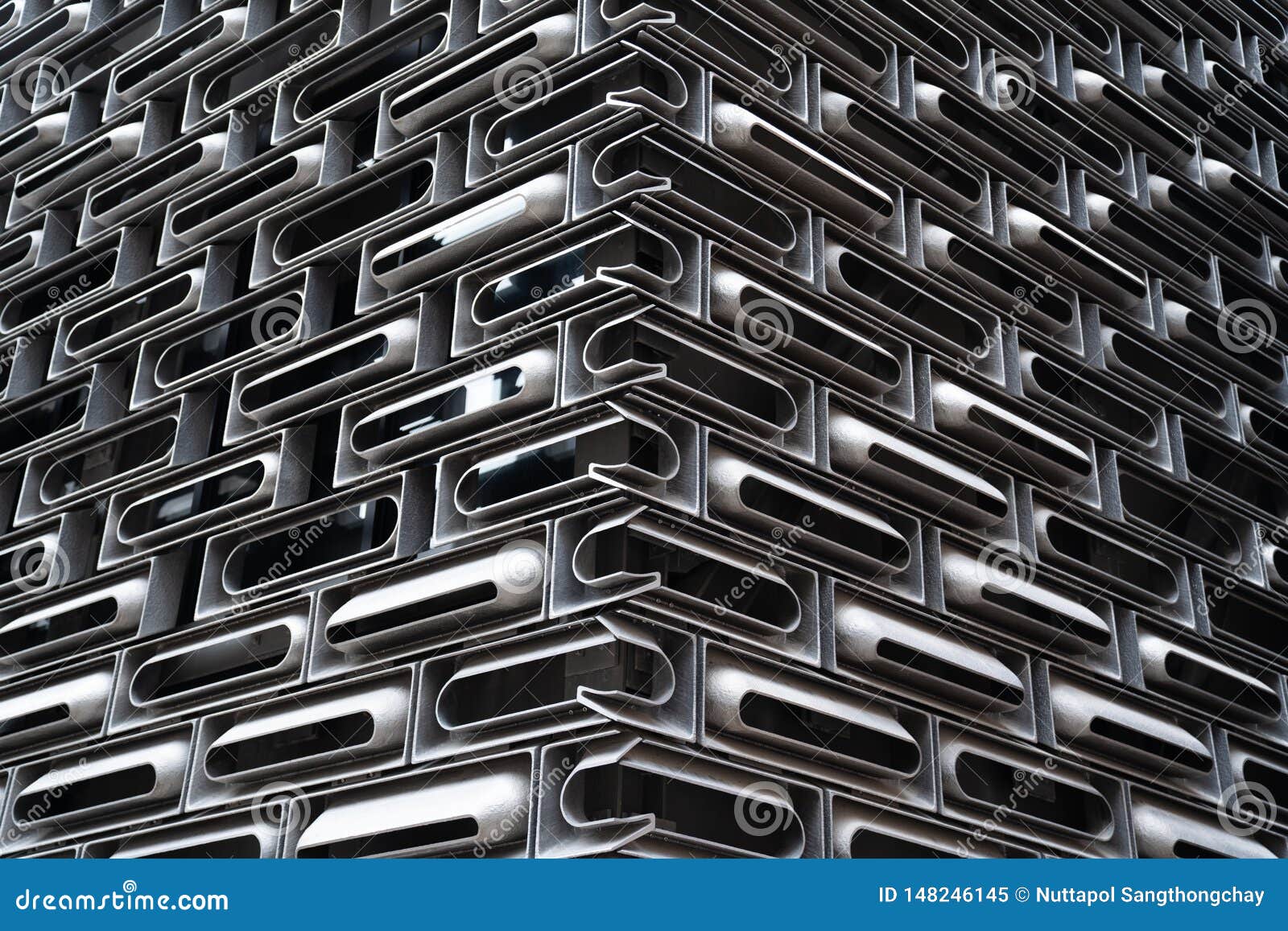 Cast Aluminium Facade Unit System in Random Modular Clad Inside Glass ...