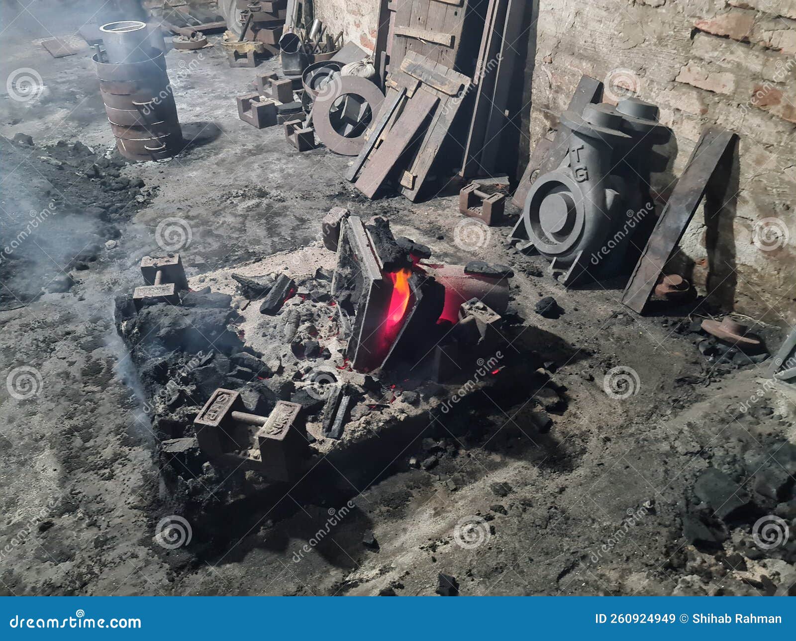 Cast Iron Making Process by Using Sand Mold Stock Image - Image of cast ...