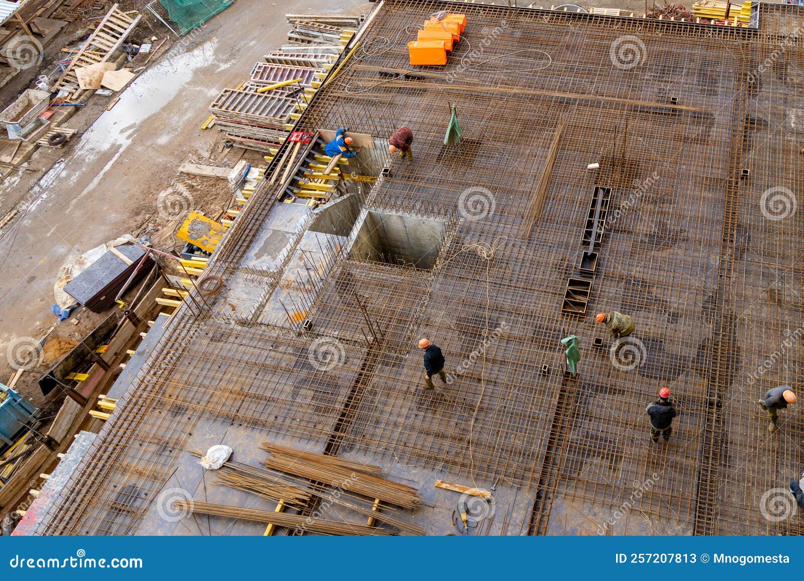 Cast-in-place Concrete. Create a Reinforcing Cage for a Concrete Floor ...