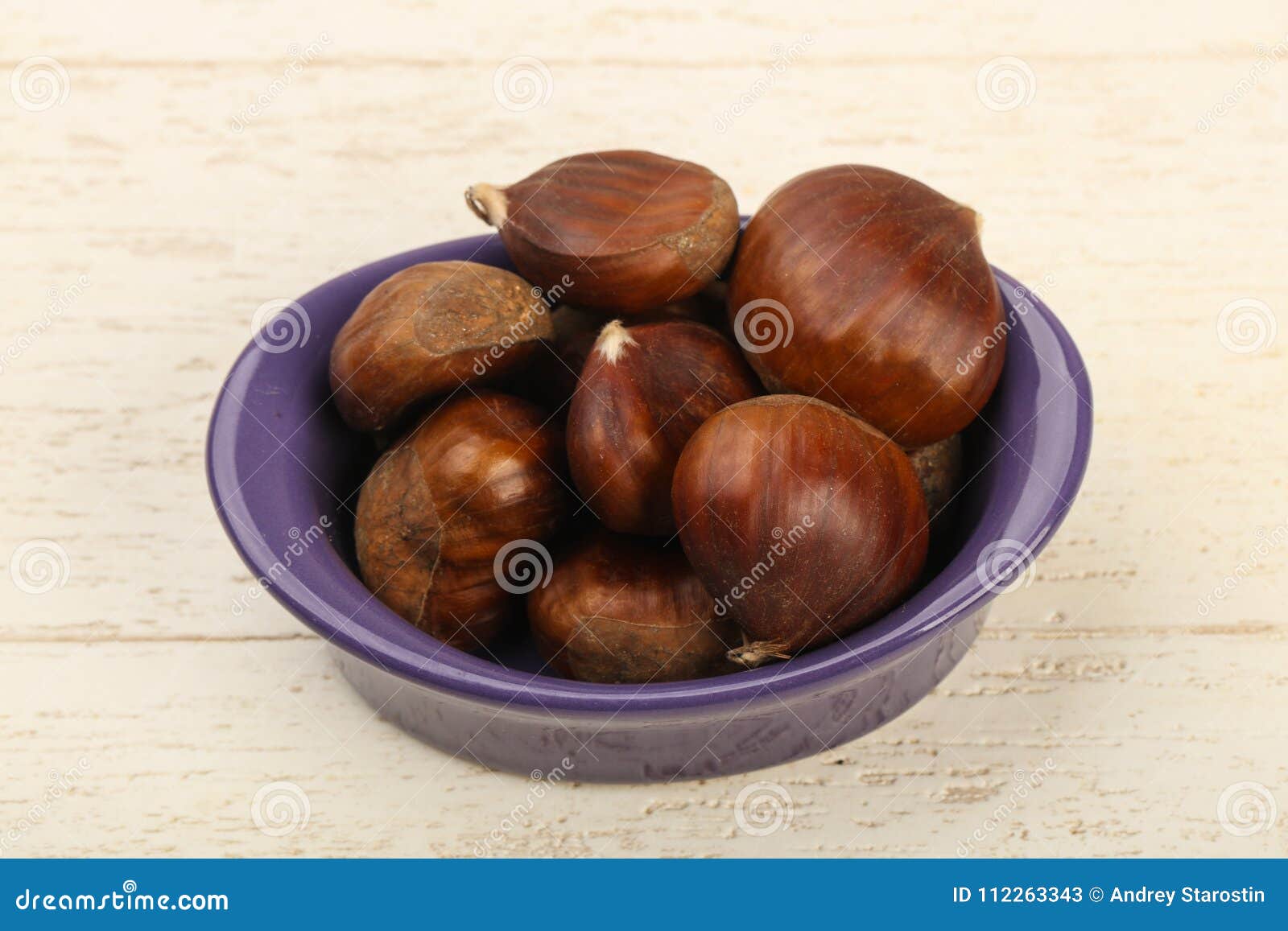 Castagna immagine stock. Immagine di fresco, rustico - 112263343