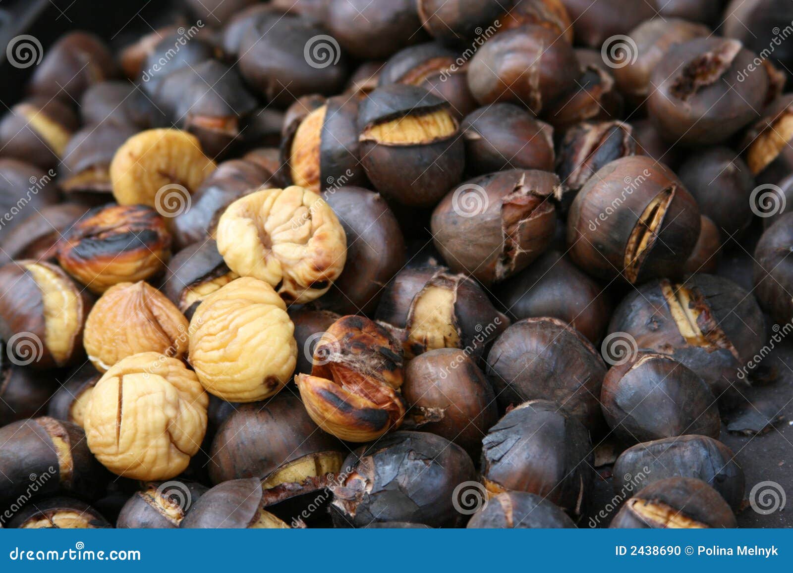 Castanhas doces Roasted foto de stock. Imagem de fruta - 2438690