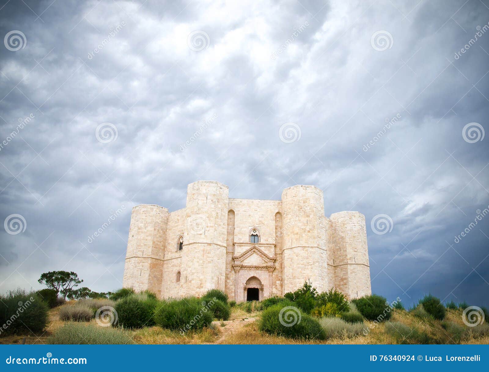 Castel Del Monte, Andria, Apulia - Castle Dramatic Cloudy Sky Stock ...