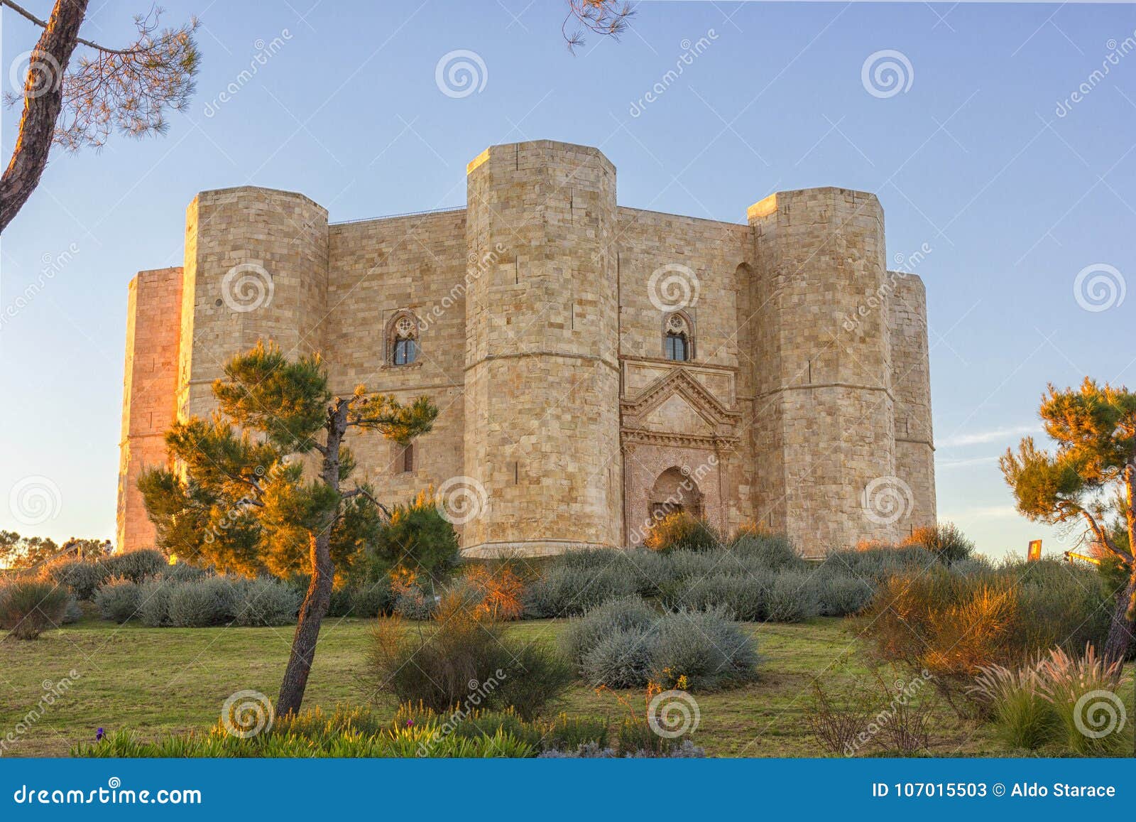 Castel Del Monte, Andria, Montagna Del Castello Immagine Stock ... Castel Del Monte, Andria, Montagna Del Castello Immagine Stock ...