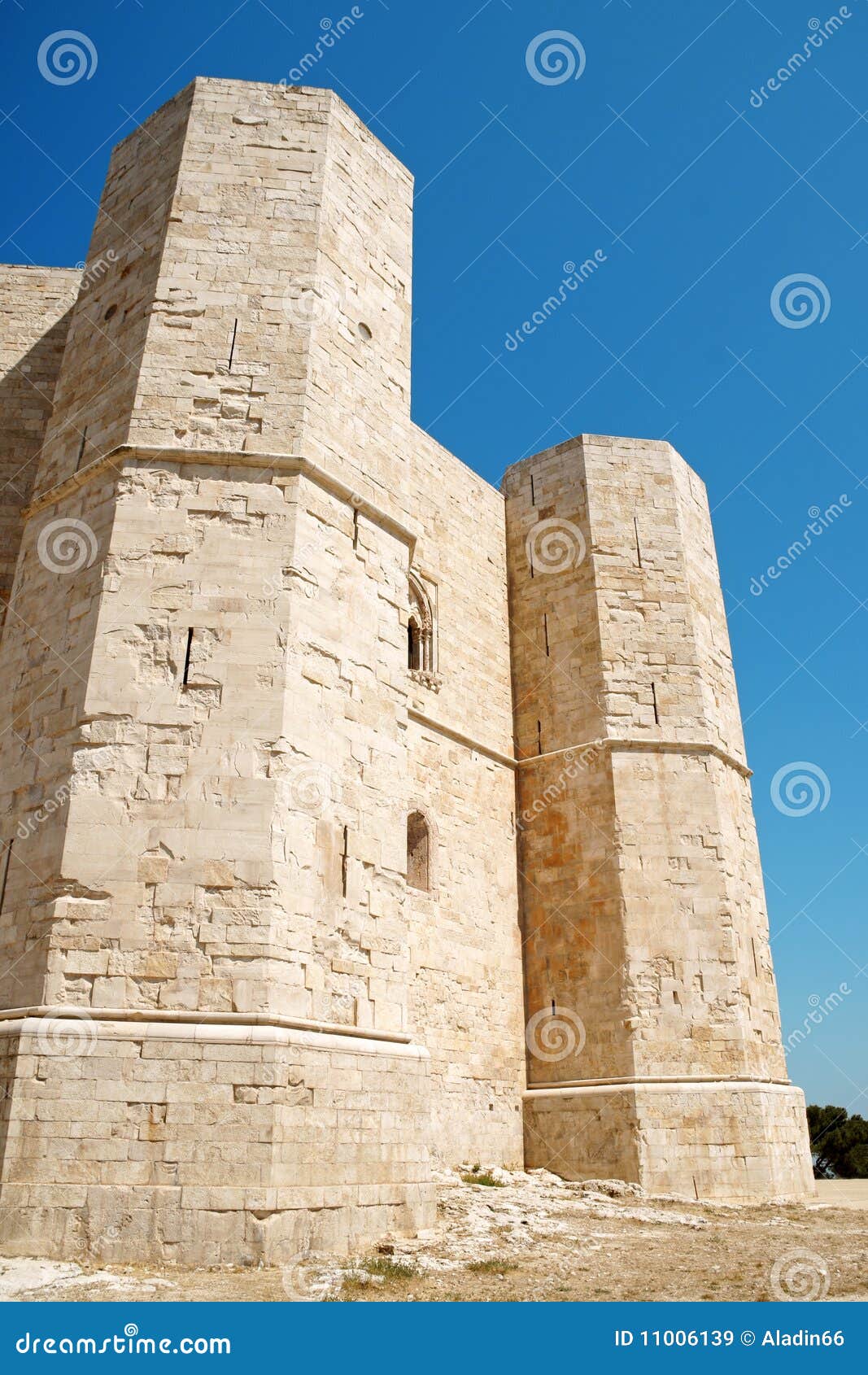 Castel del Monte, Apulia stock image. Image of castel - 11006139