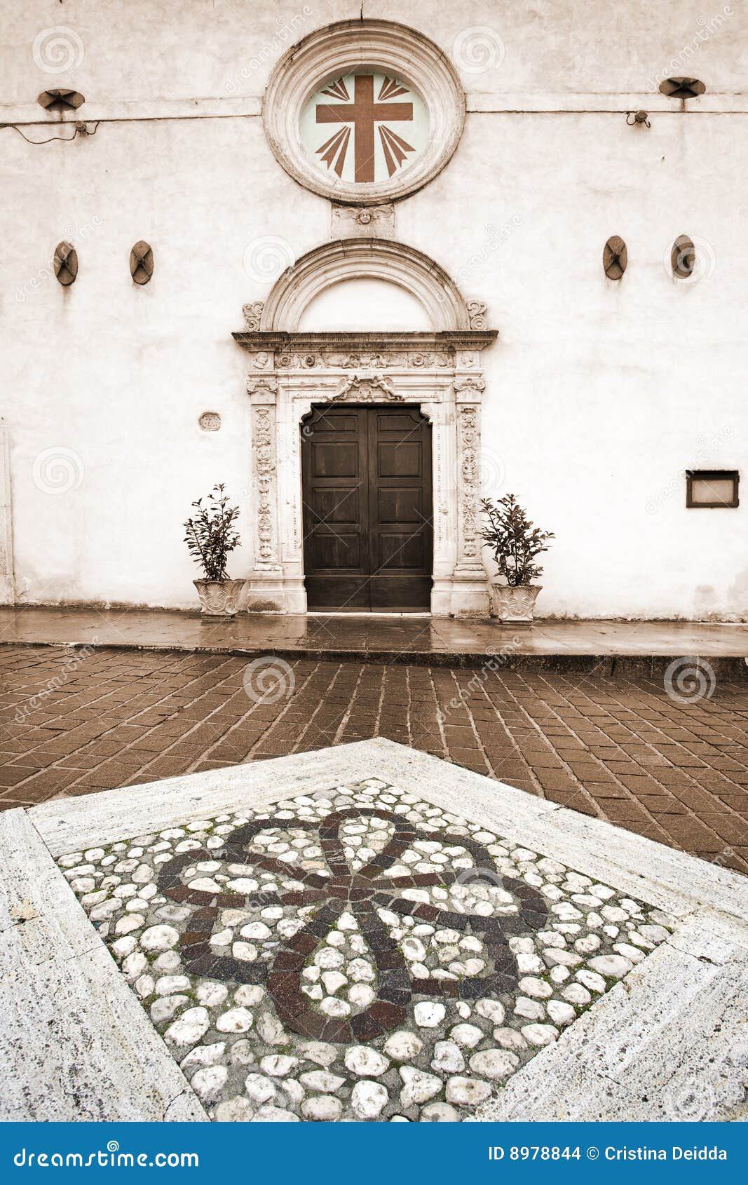 Castel di Ieri stock photo. Image of ieri, italy, facade - 8978844