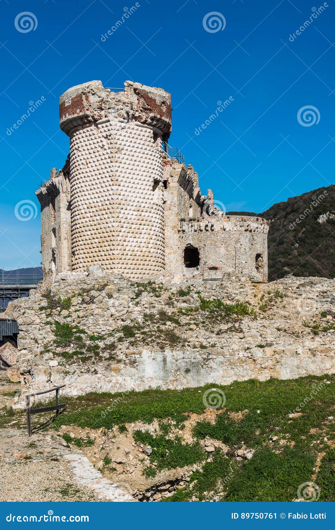 Castel Gavone o Govone imagen de archivo. Imagen de recorrido - 89750761