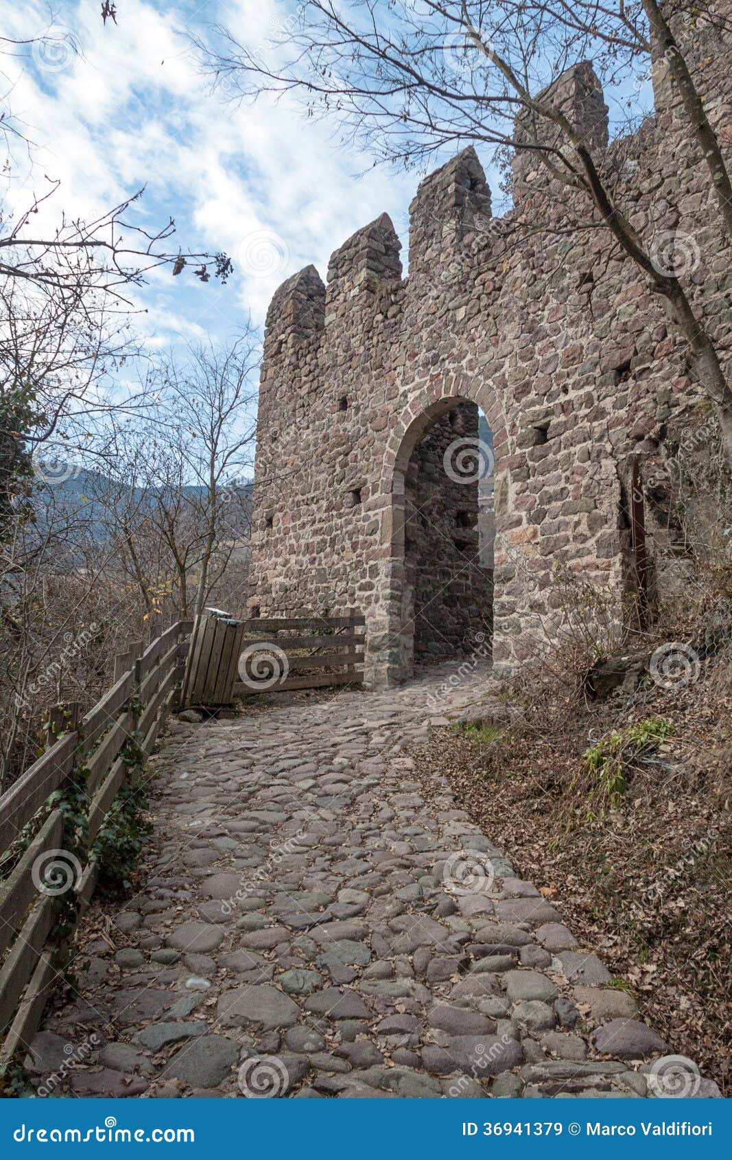 Castel Roncolo imagen de archivo. Imagen de medio, cultura - 36941379