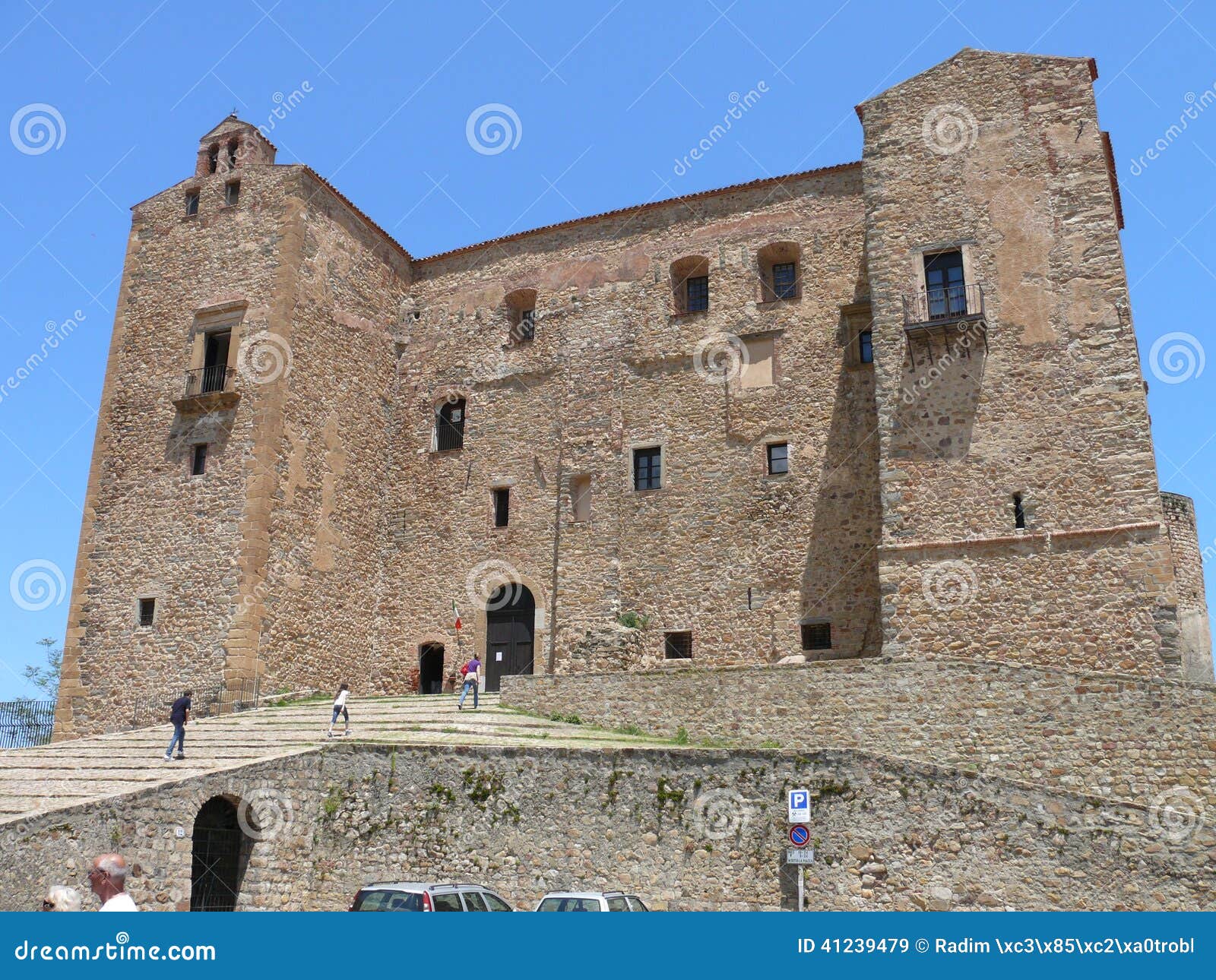 Castelbuono - il castello immagine stock editoriale. Immagine di ...