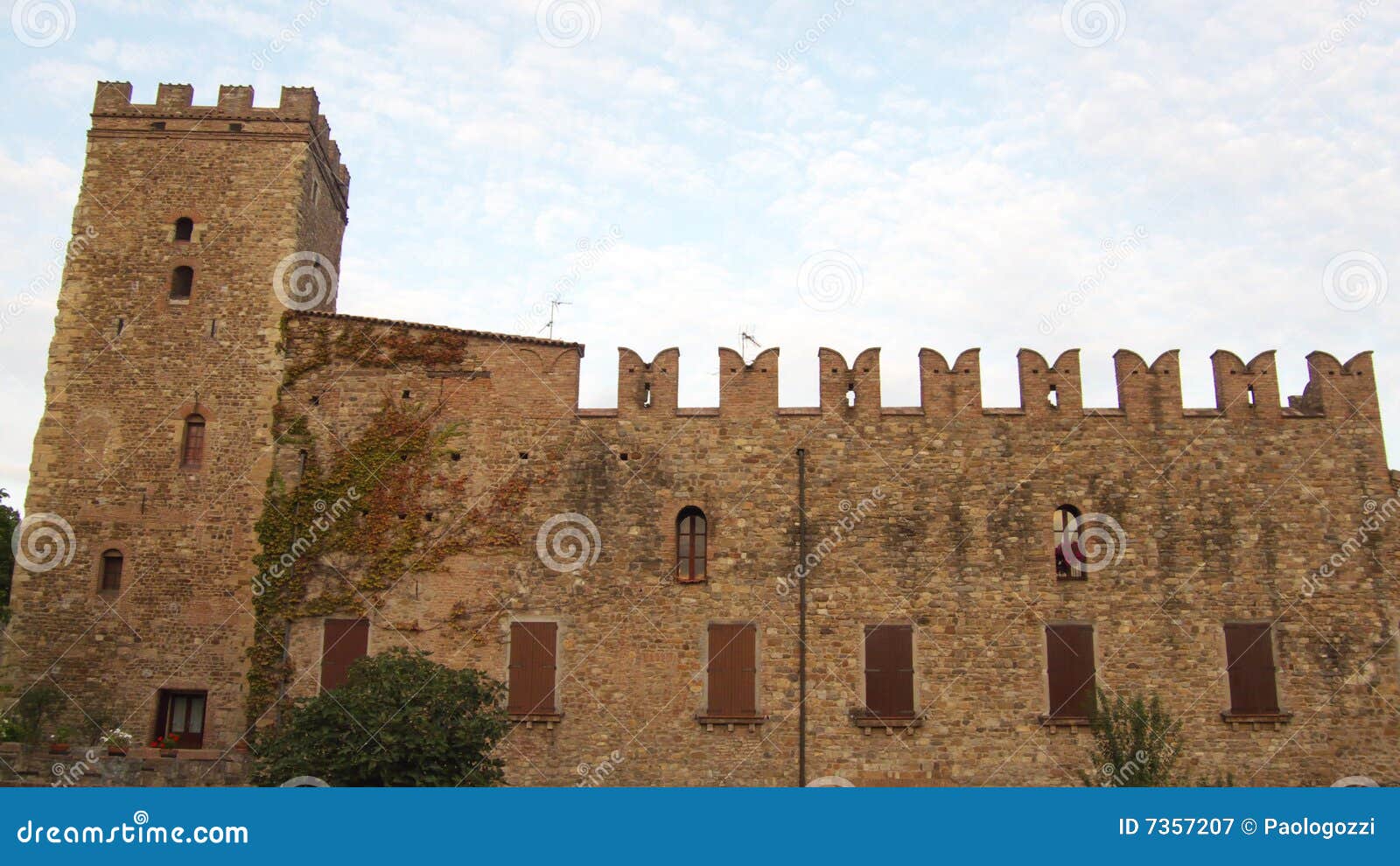 Castellarano Manor stock image. Image of guns, hill, duke - 7357207