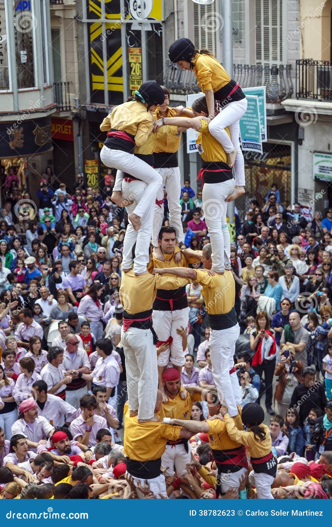 Castellers Barcelona 2013 foto de archivo editorial. Imagen de ...
