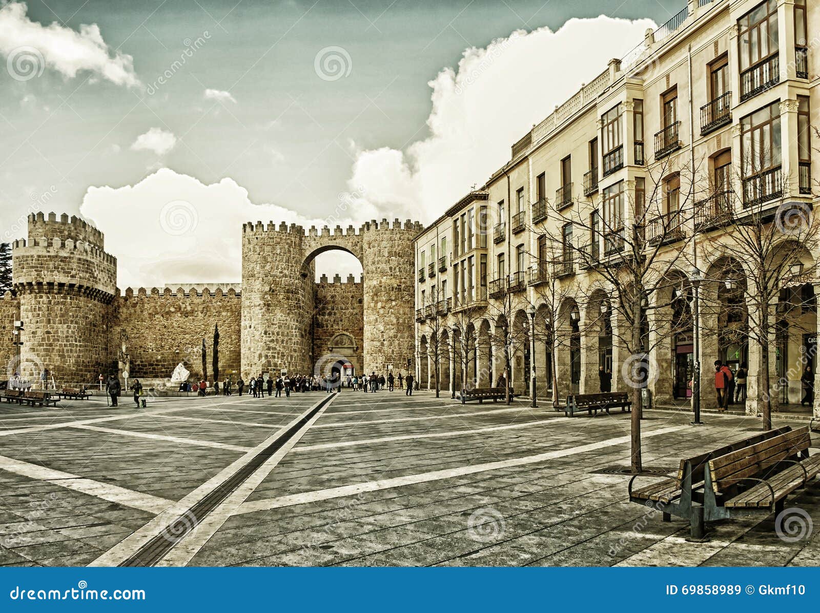 Castello di Avila, Spagna immagine stock. Immagine di spruzzo - 69858989