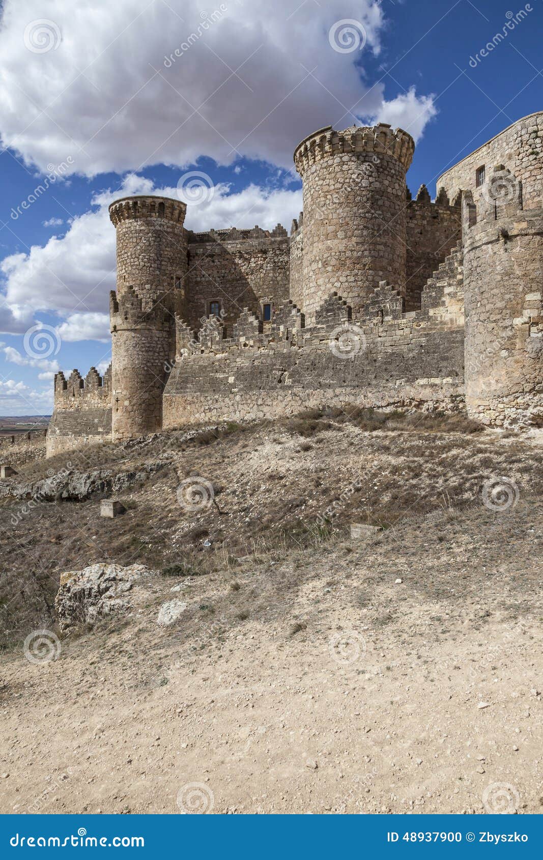 Castello Di Belmonte, Spagna Fotografia Stock - Immagine di bastione ...