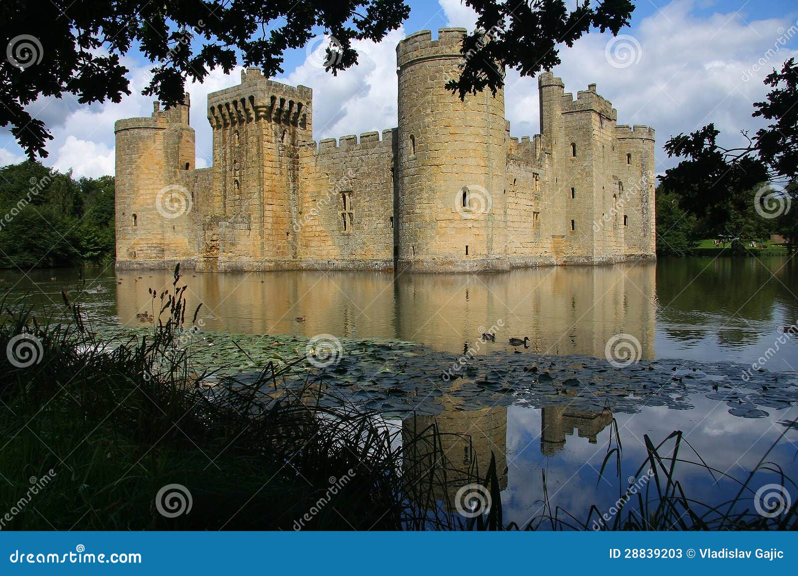 Castello di Bodiam immagine stock. Immagine di limite - 28839203