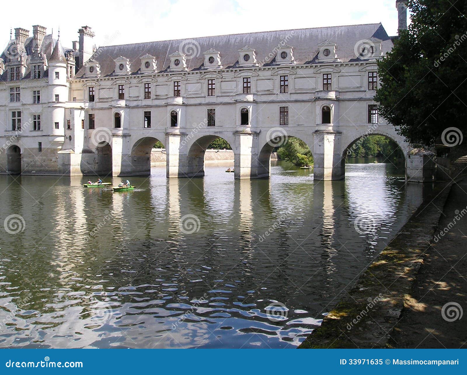 Castello Di Chenonceau Con Le Barche Immagine Editoriale - Immagine di ...