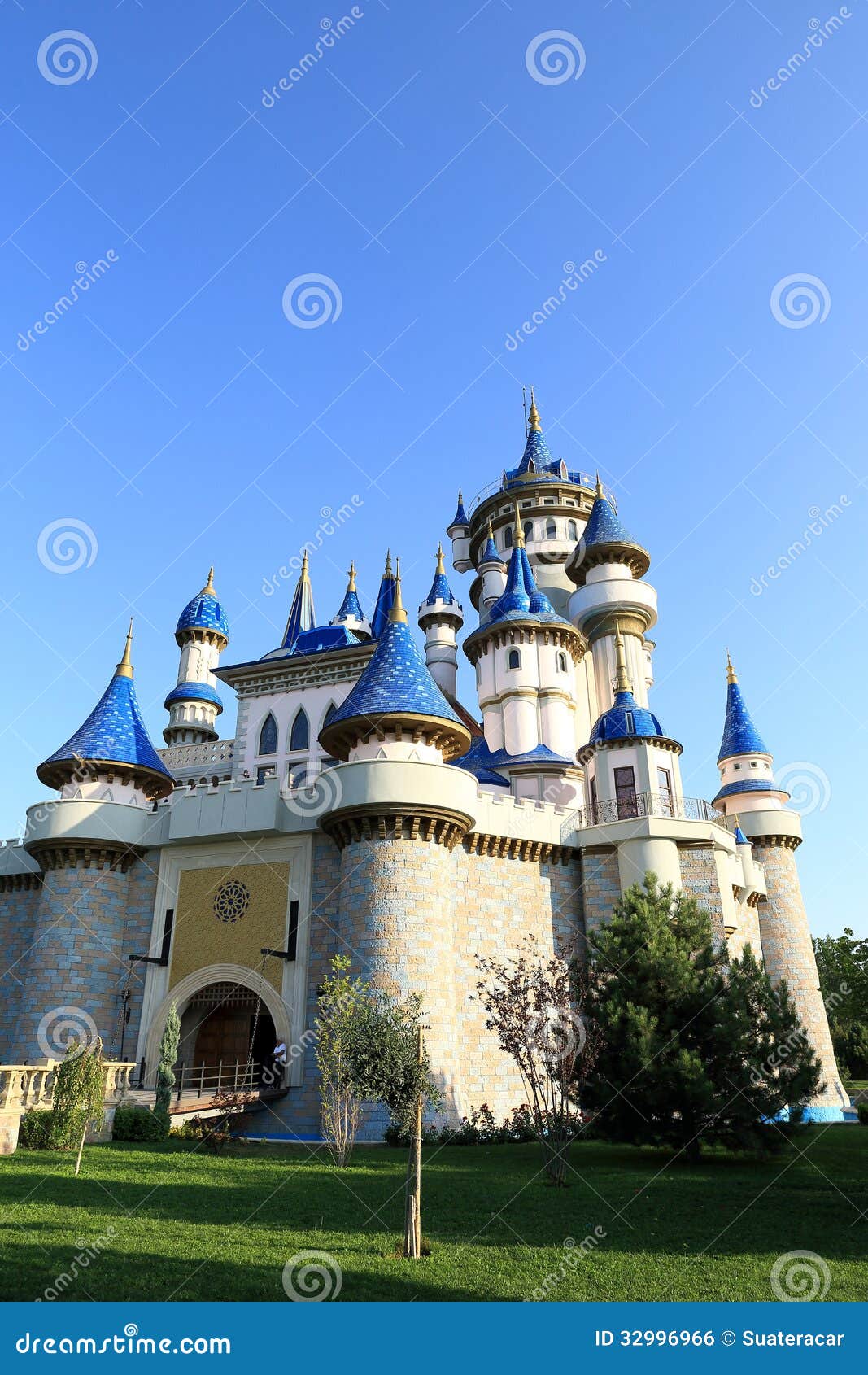 Castello di fiaba fotografia editoriale. Immagine di tacchino - 32996966