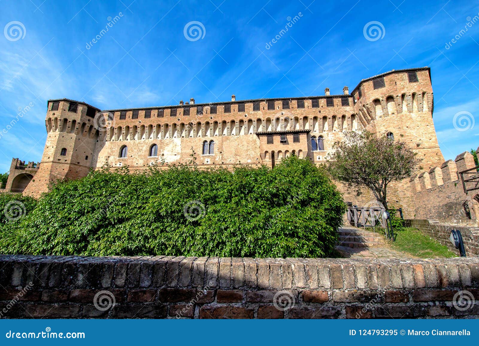 Castello Di Gradara In Italia Immagine Stock - Immagine di forte ...