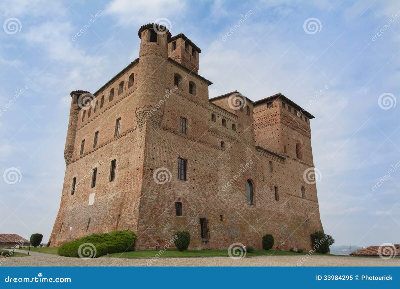 Castello Di Grinzane Cavour Immagine Stock - Immagine di castello ...