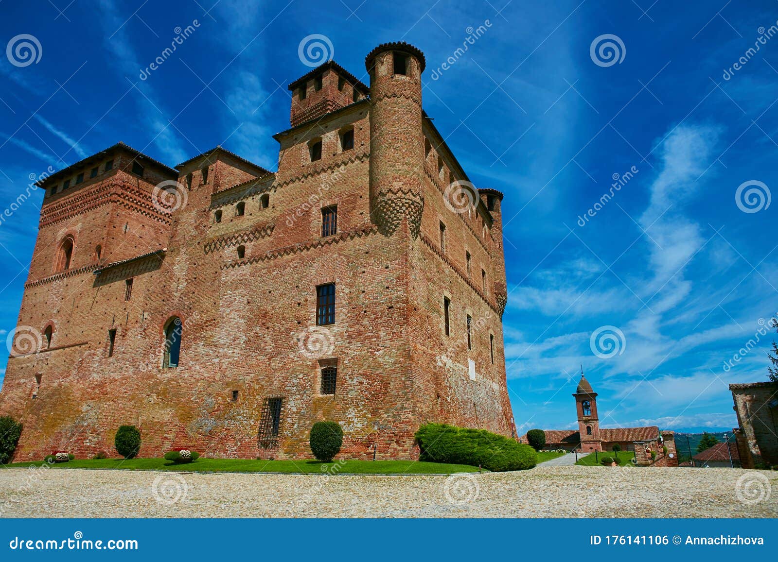 Castello Di Grinzane Cavour Piemonte Italy Foto de archivo - Imagen de ...