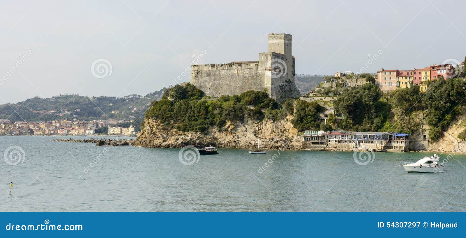 Castello Di Lerici Dal Capo Di Maralunga Immagine Stock - Immagine di ...
