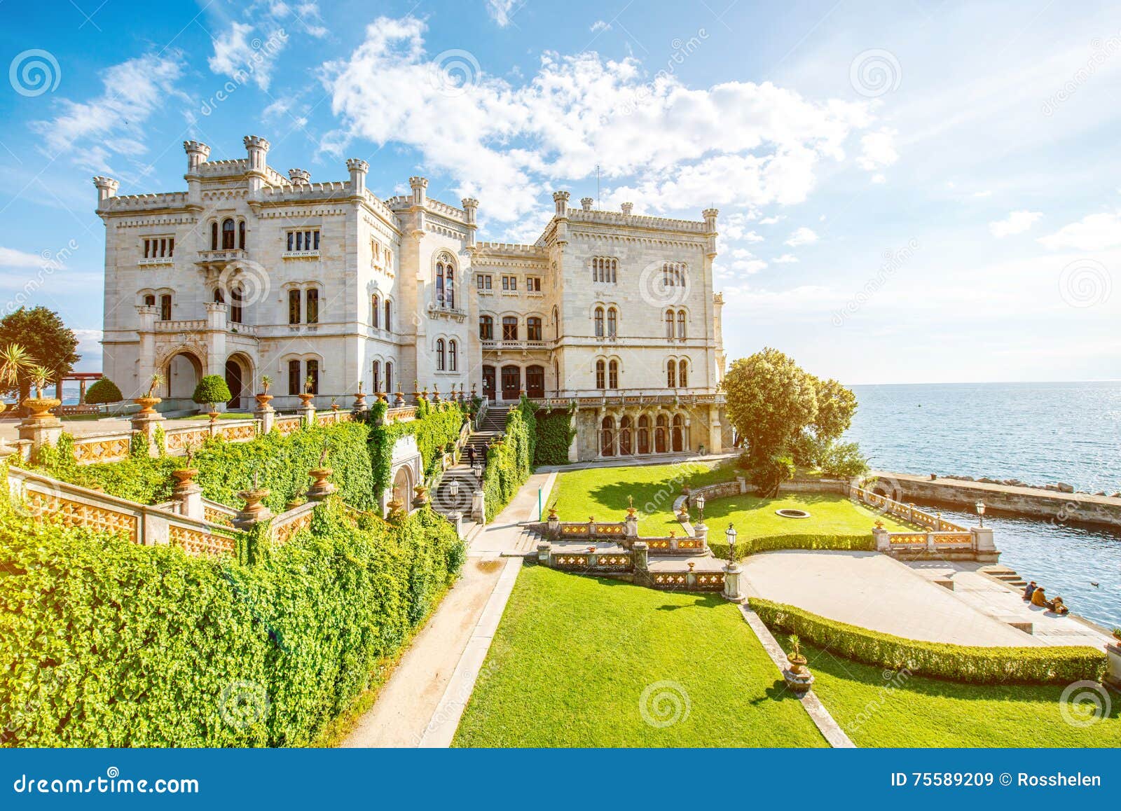 Castello Di Miramare in Italia Immagine Stock - Immagine di palazzo ...