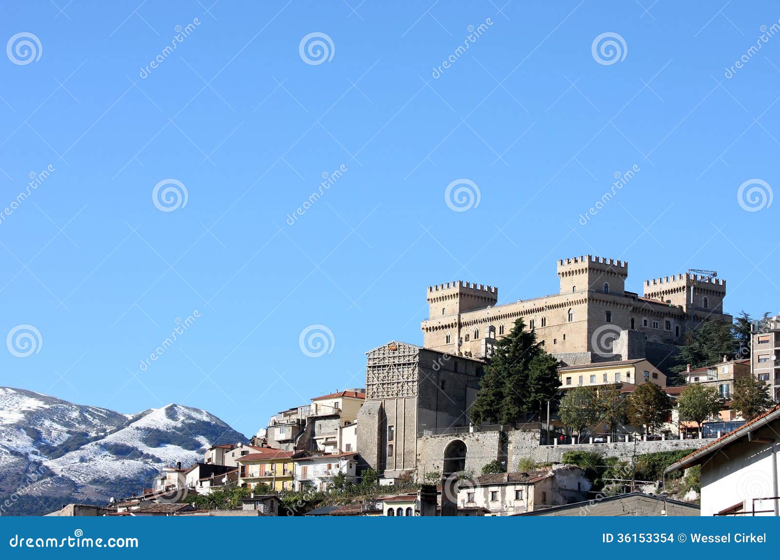 Castello Di Piccolomini in Italiano Celano Fotografia Stock - Immagine ...