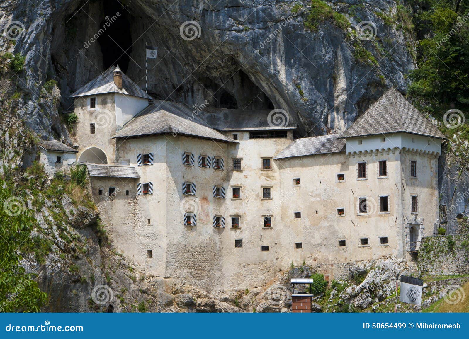 Castello Di Predjama, Slovenia Immagine Stock - Immagine di difenda ...