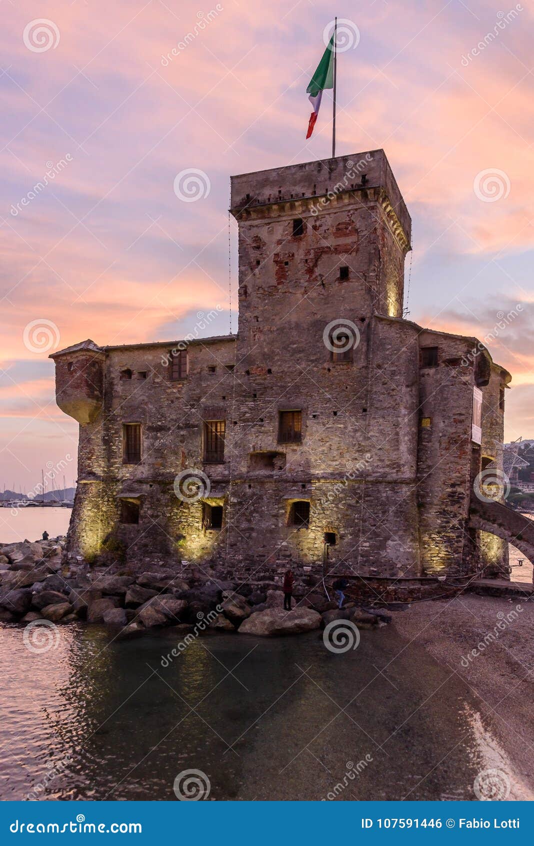 Castello Di Rapallo Al Tramonto Fotografia Editoriale - Immagine di ...