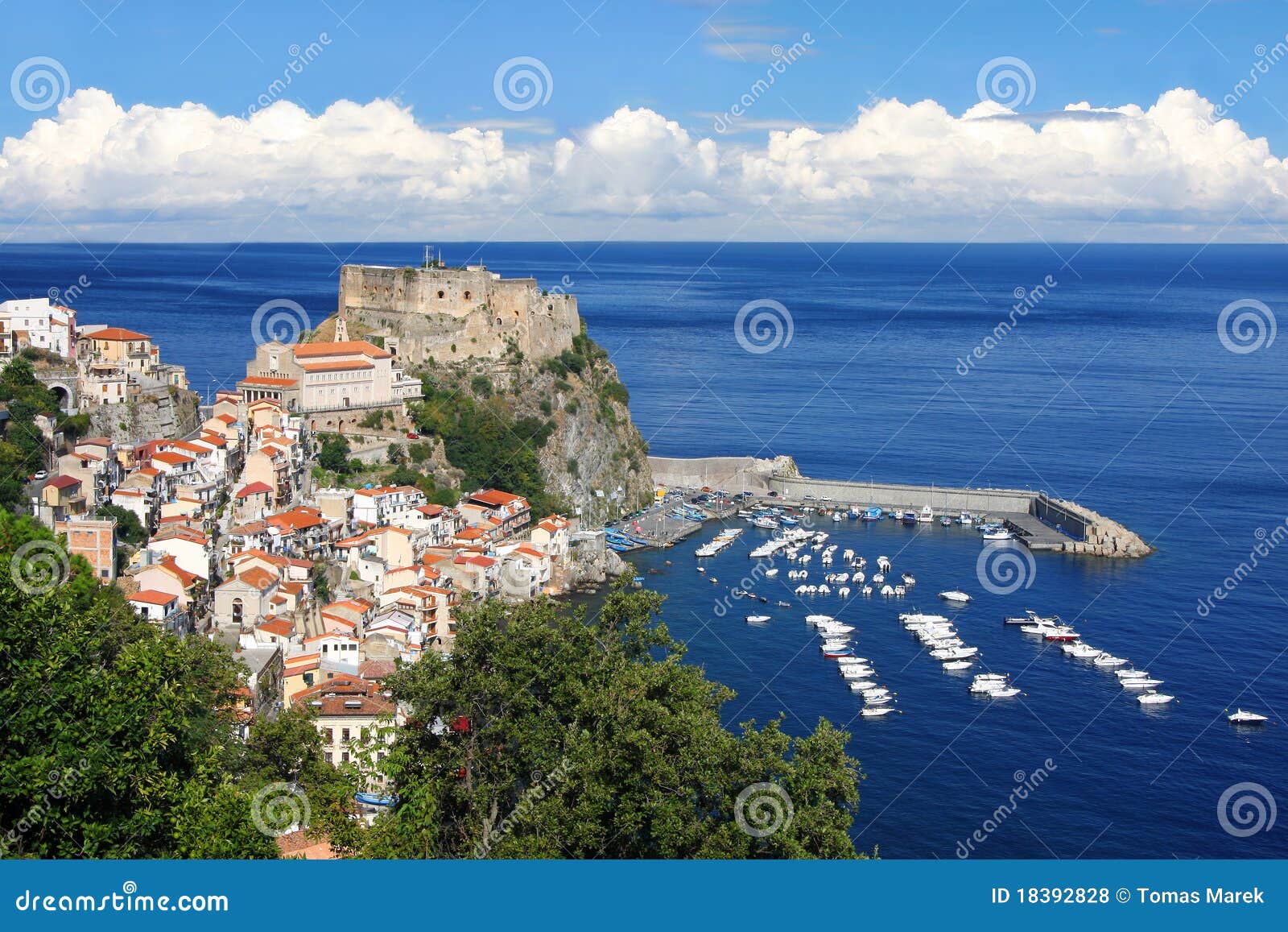 Castello Di Scilla in Calabria, Italia Fotografia Stock - Immagine di ...