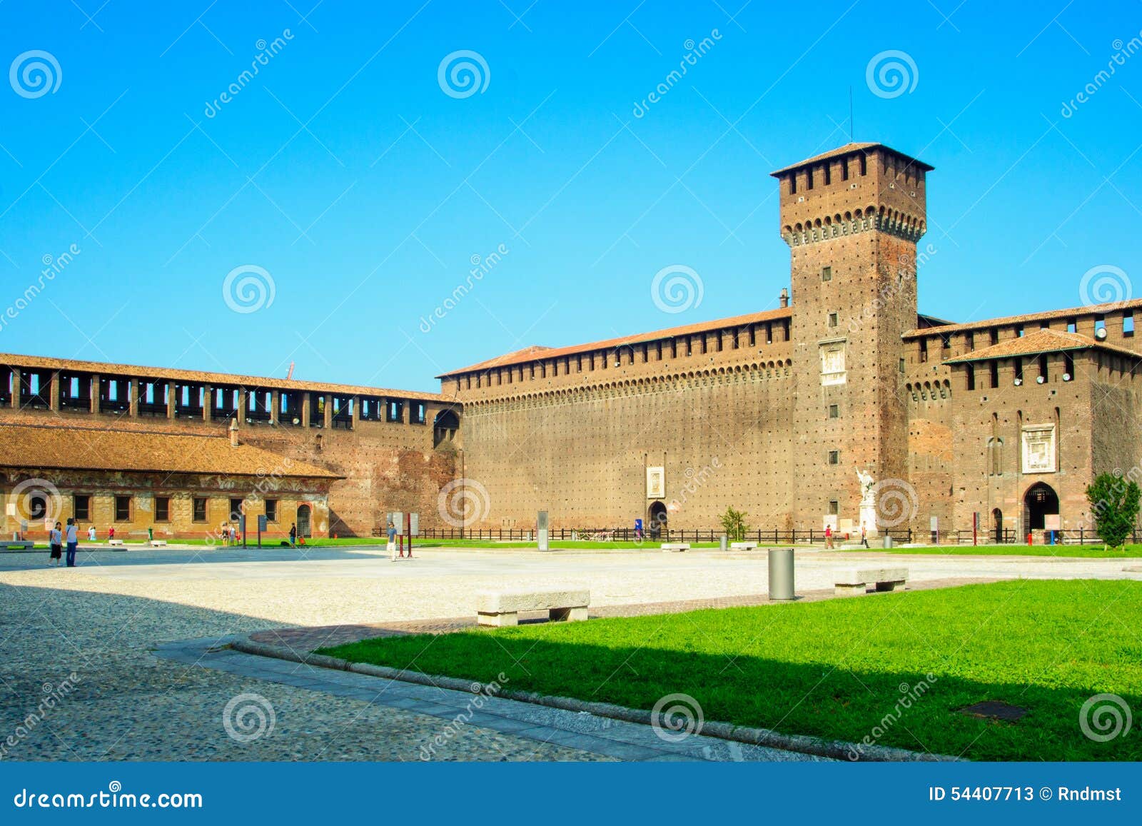 Castello Di Sforza a Milano Fotografia Stock Editoriale - Immagine di ...