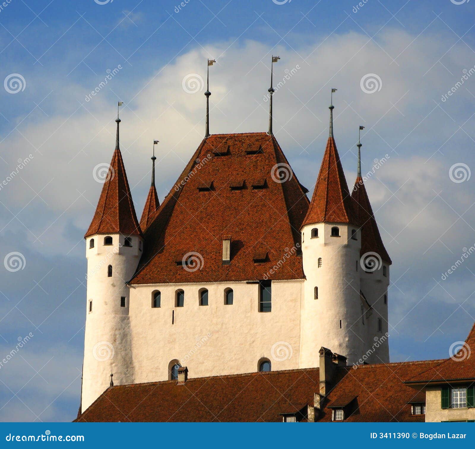 Castello di Thun, Svizzera fotografia stock. Immagine di torrette - 3411390