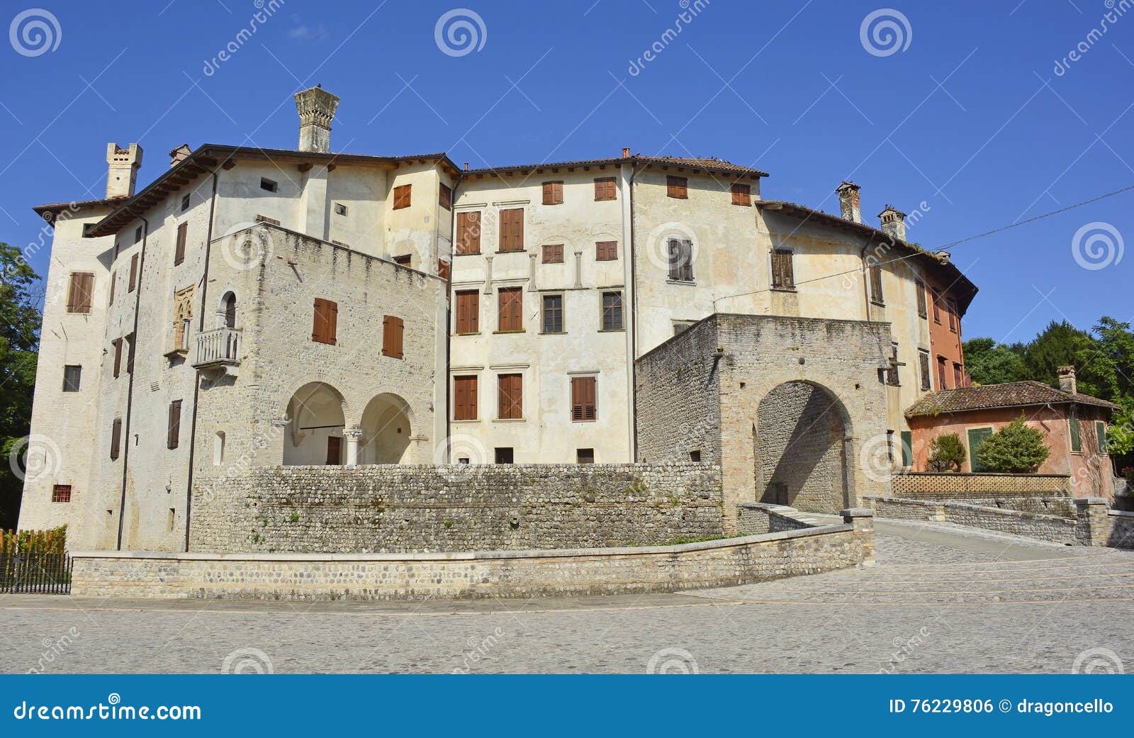 Castello di Valvasone fotografia editoriale. Immagine di storico - 76229806