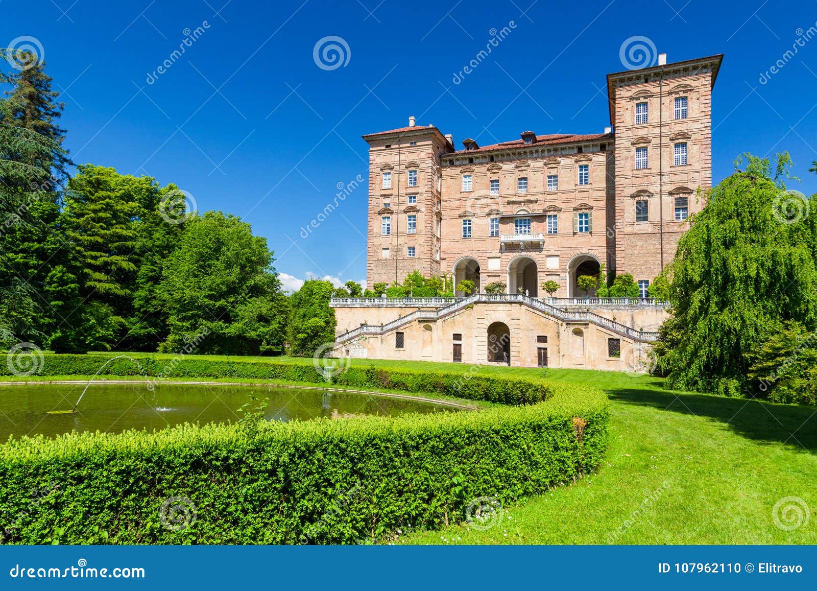 Castello Ducale Del ` Di Aglie in Piemonte, Italia Fotografia Stock ...