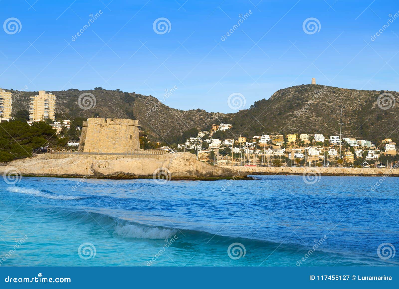 Castello E Orizzonte Di Moraira a Teulada Di Alicante Immagine Stock ...